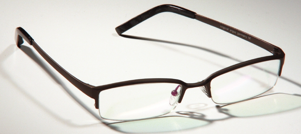 argus "RX 3012" markant, aber leichte Titanfassung | argusoptic Webshop